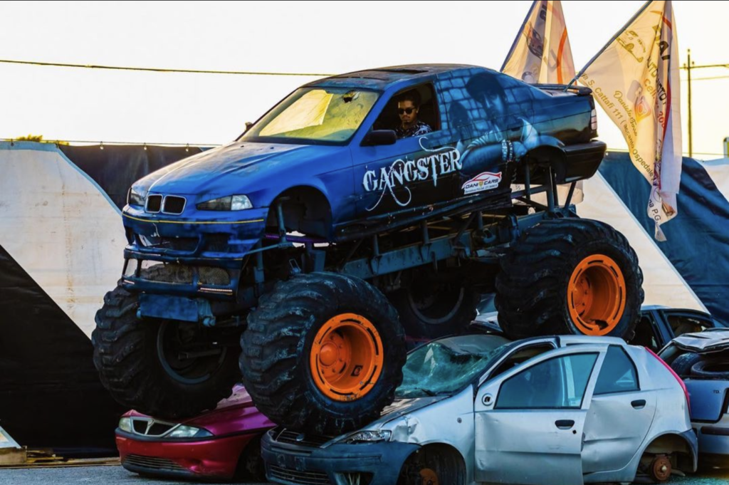 ‘Extreme Motor Show’, debutto ad Alcamo con ‘bagno’ di folla. Piloti ...